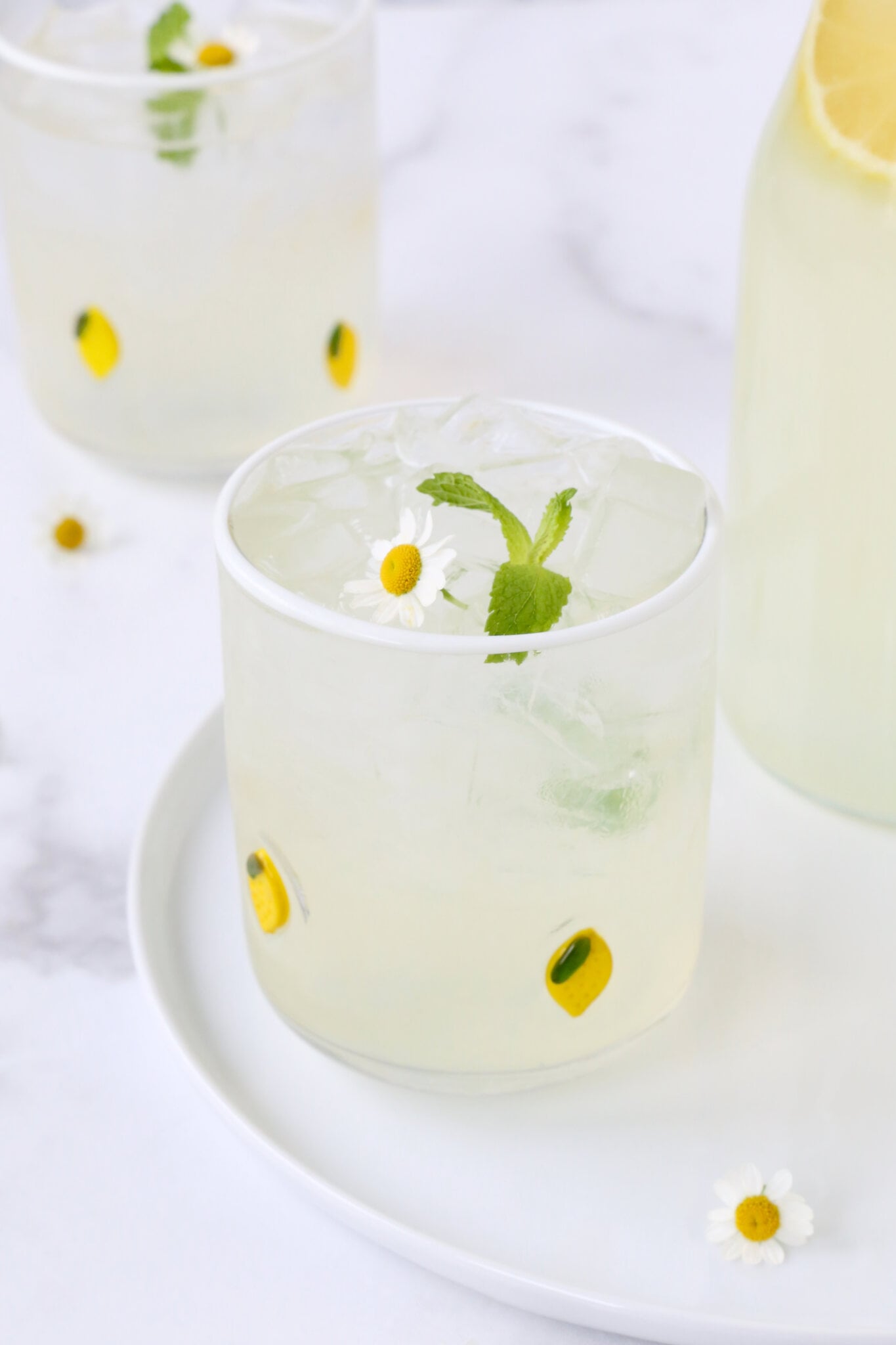 Easy Homemade Lemonade - Joy + Oliver