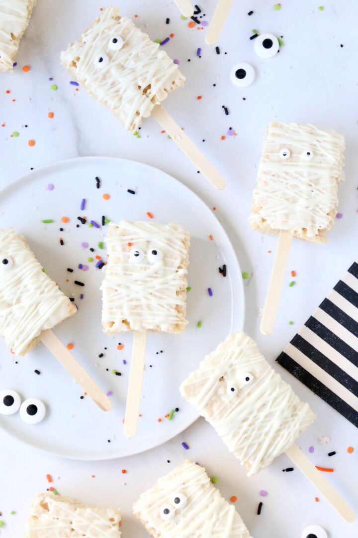 Halloween Mummy Rice Krispie Treat Pops - Joy + Oliver